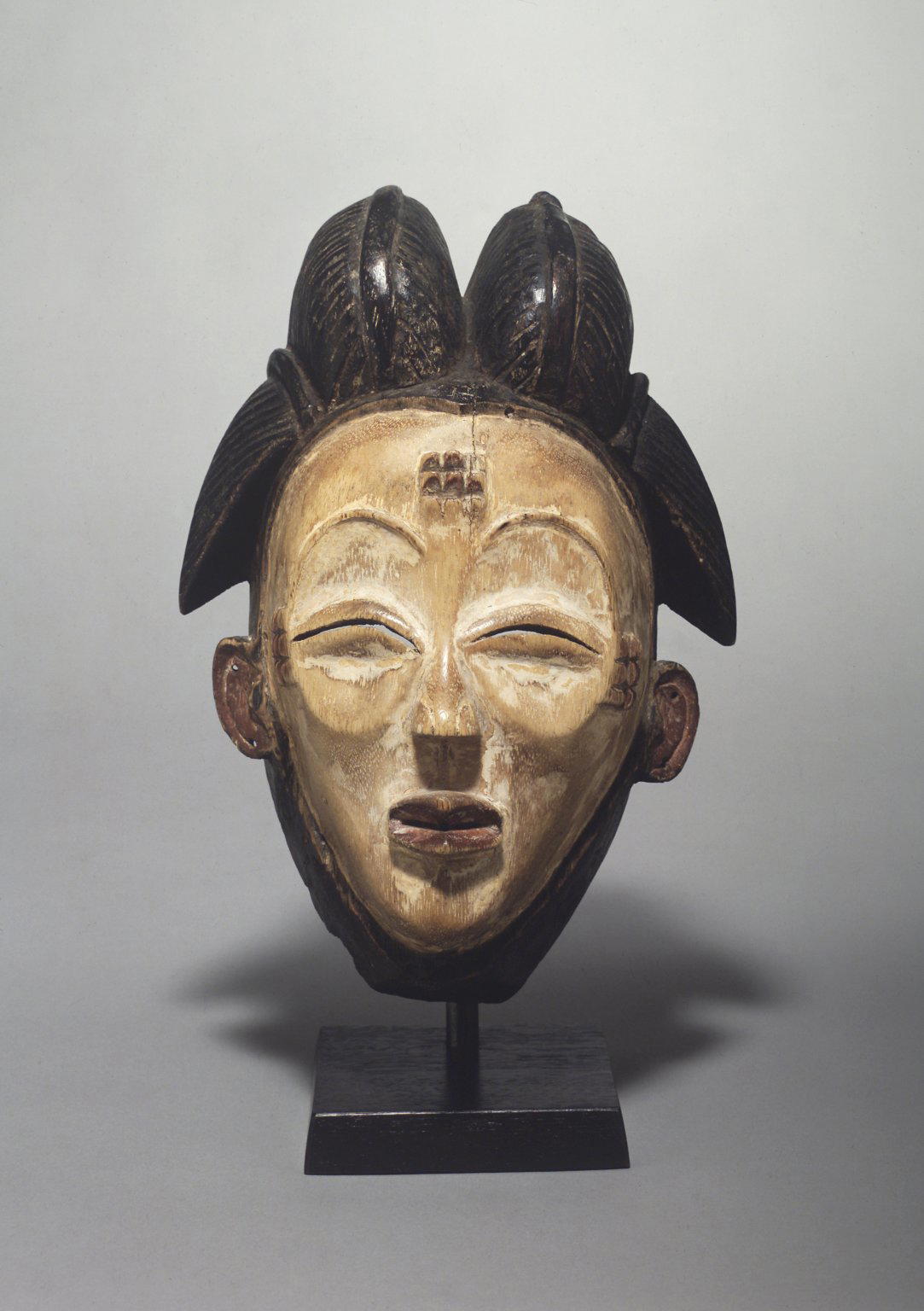 Mask (Okuyi) · Brooklyn Museum