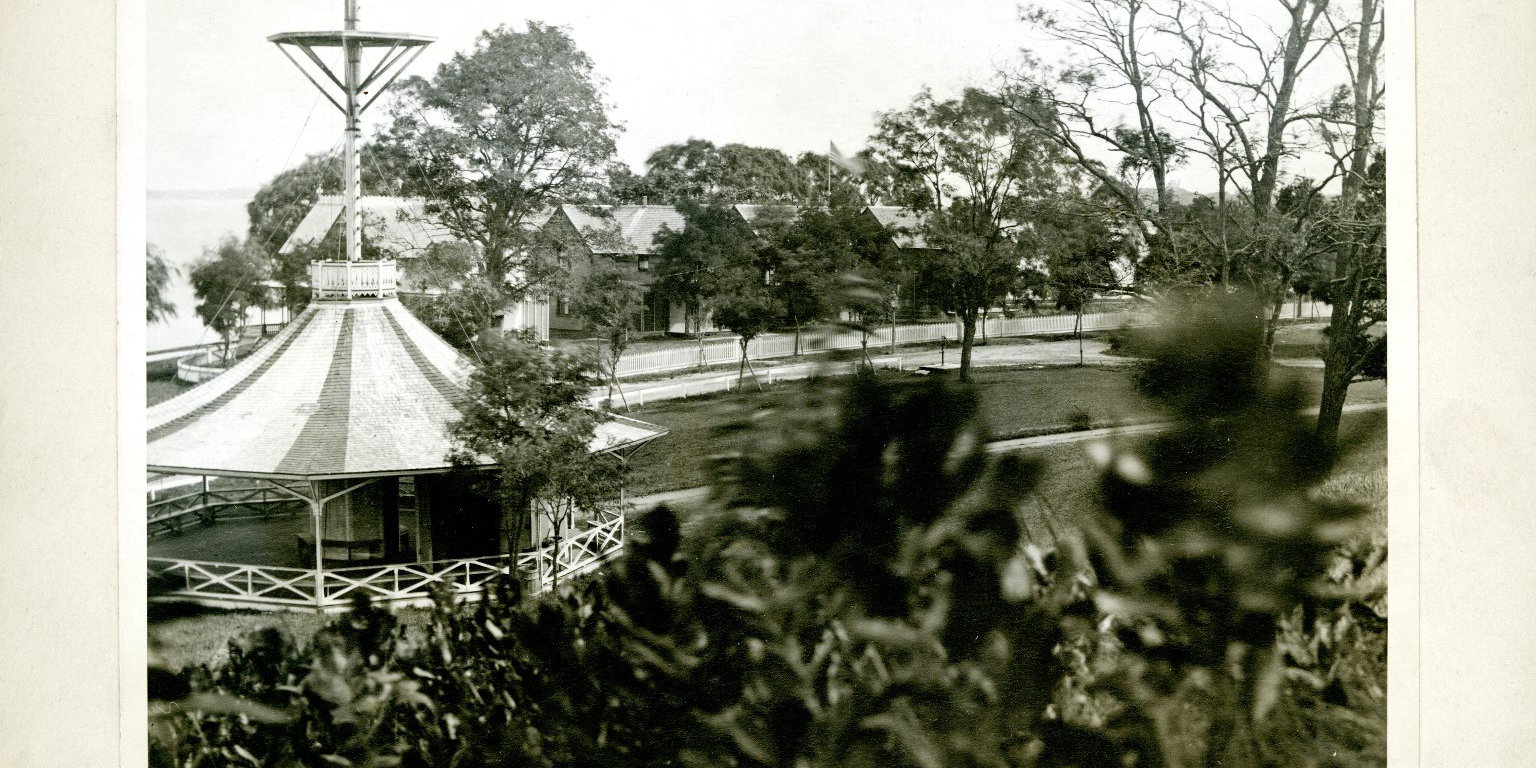 In front of Prospect Hotel, Shelter Island, Long Island · Brooklyn Museum