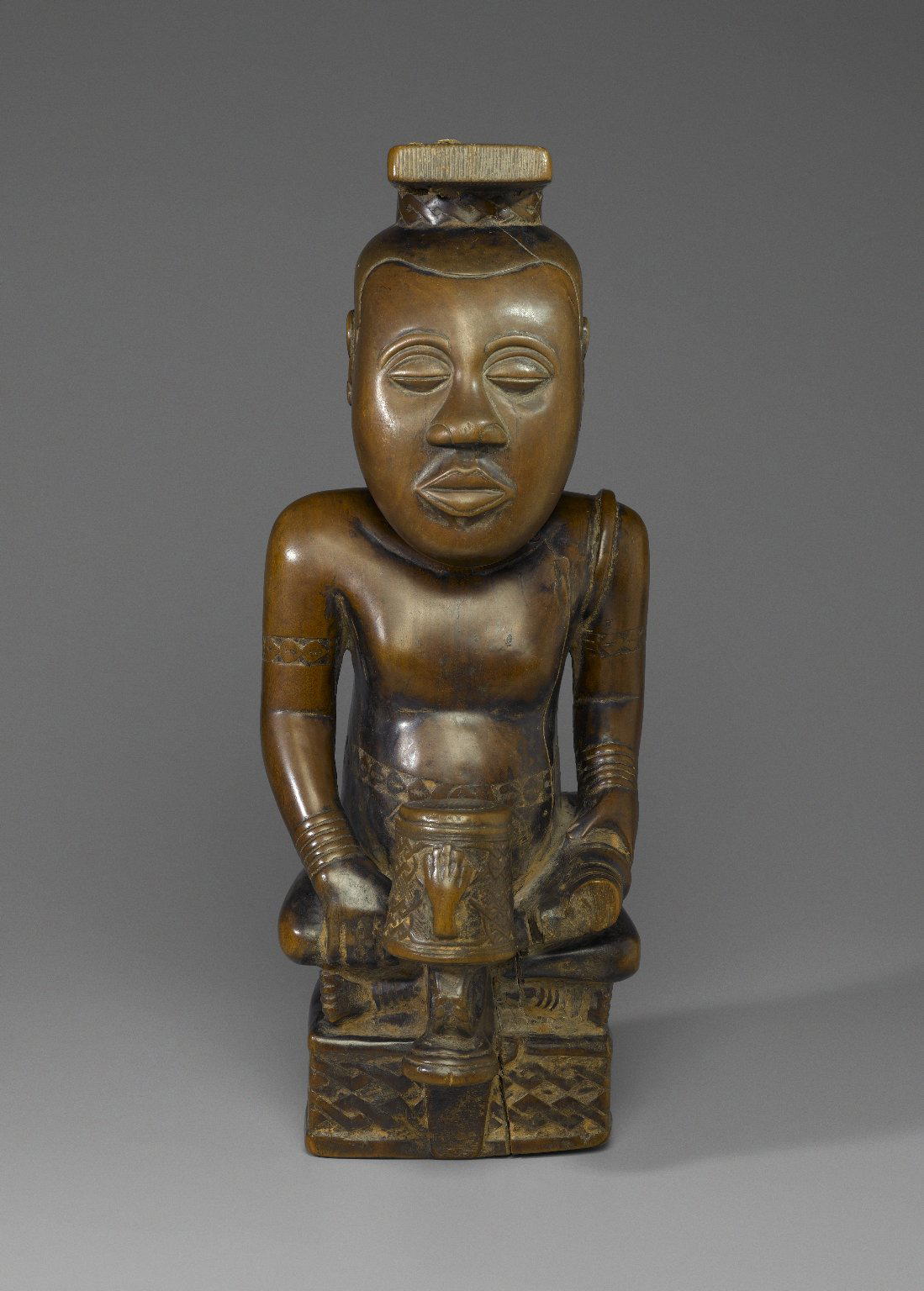 Ndop figure depicting Nyim Mbó Mbóosh (r. ca. 1650), Nyim Mishé ...