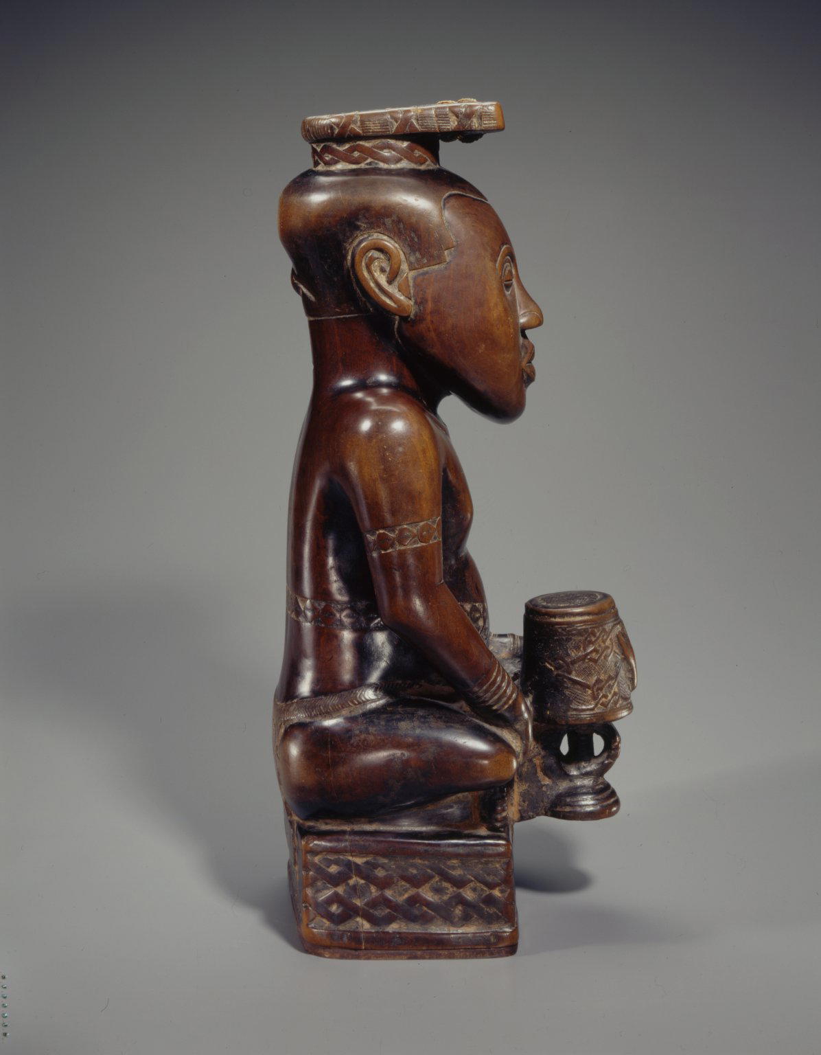 Ndop figure depicting Nyim Mbó Mbóosh (r. ca. 1650), Nyim Mishé ...