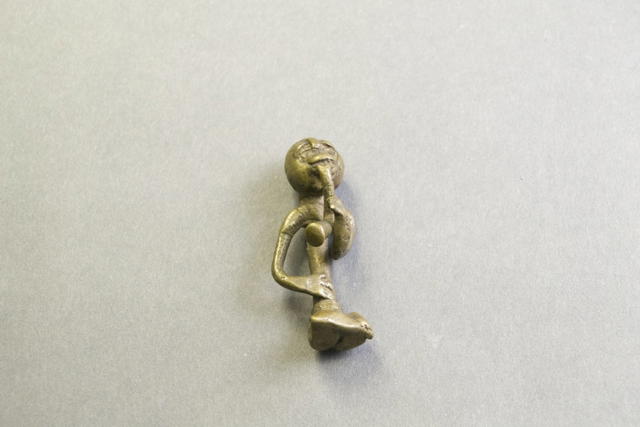 Gold-weight (abrammuo): seated figure · Brooklyn Museum