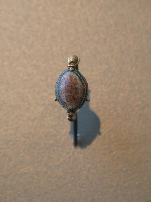 Cowrie-Shaped Amulet in Gold Ring · Brooklyn Museum