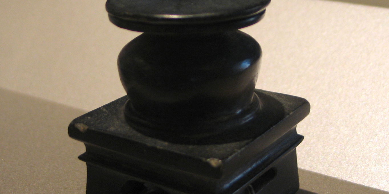 Kohl Pot with Lid on Base · Brooklyn Museum